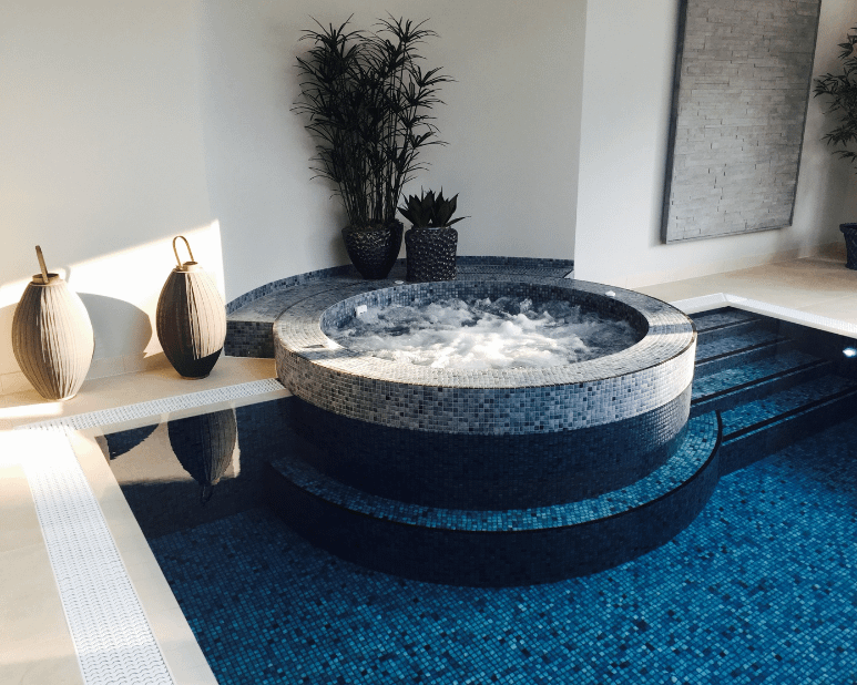 Manfaat Berendam Di Kolam Jacuzzi untuk Kesehatan, Semburan Gelembung ...